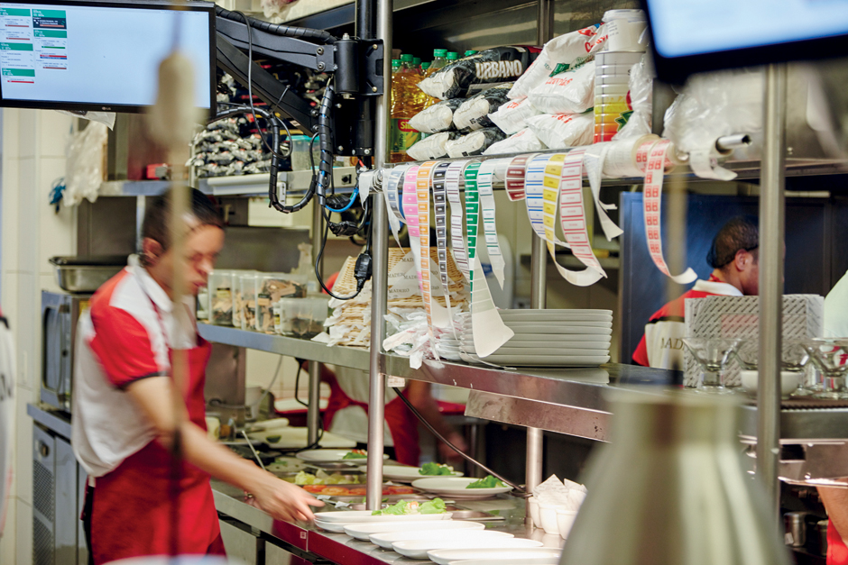 Revista PODER desvenda a trajetória de Junior Durski, que tornou o ...