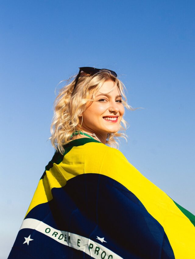Q&A com a humorista alemã, Lea Maria - Glamurama