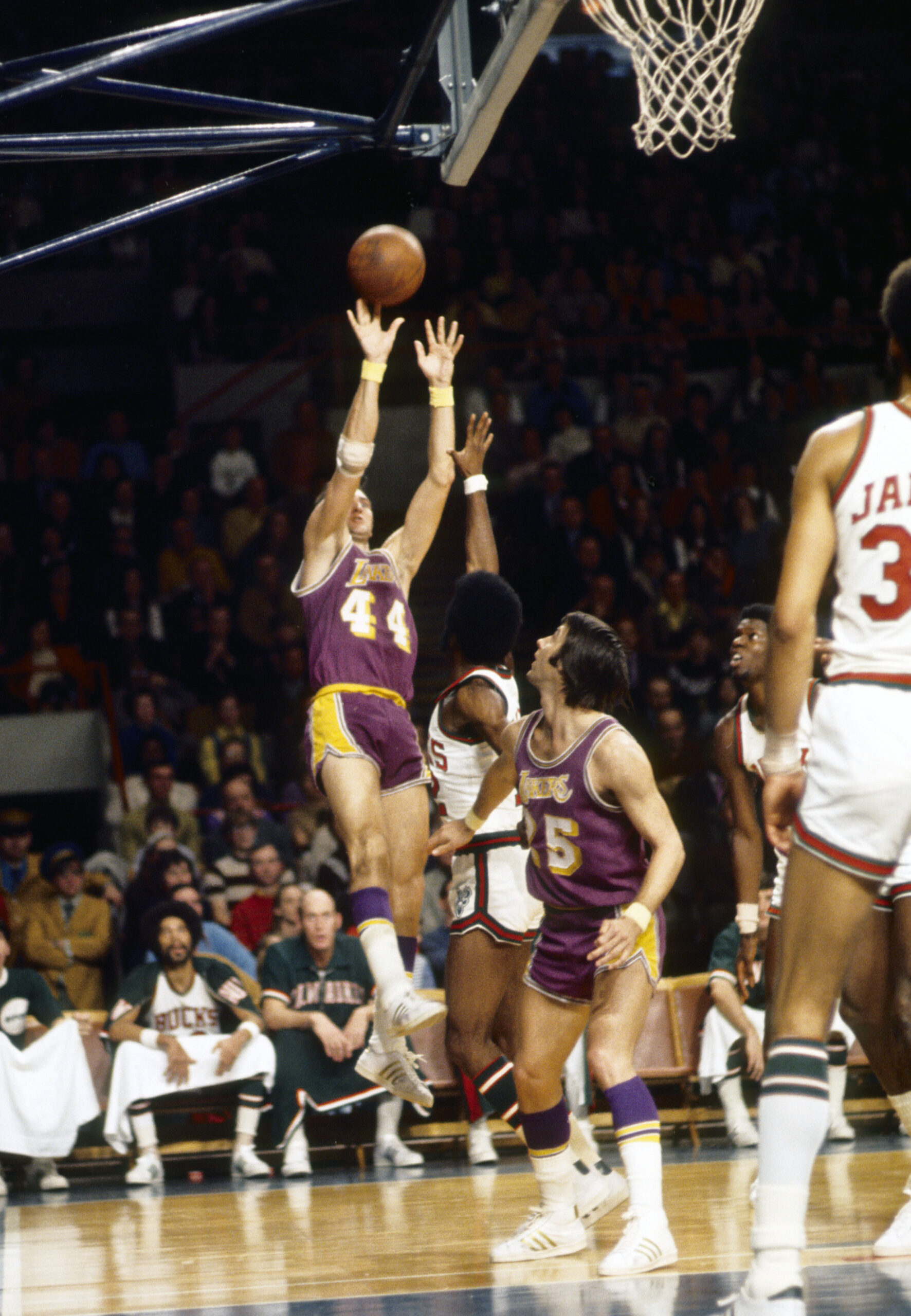 The world of basketball commemorates the life and career of Jerry West ...