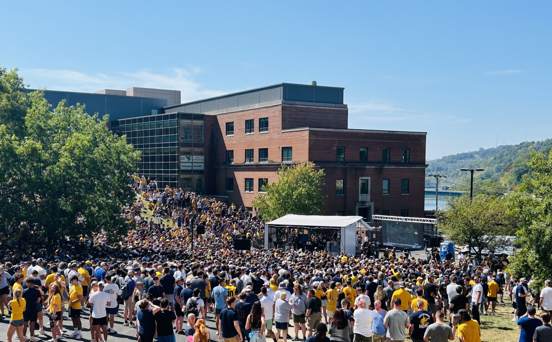 Pat McAfee Show draws huge crowd on WVU campus - WV MetroNews