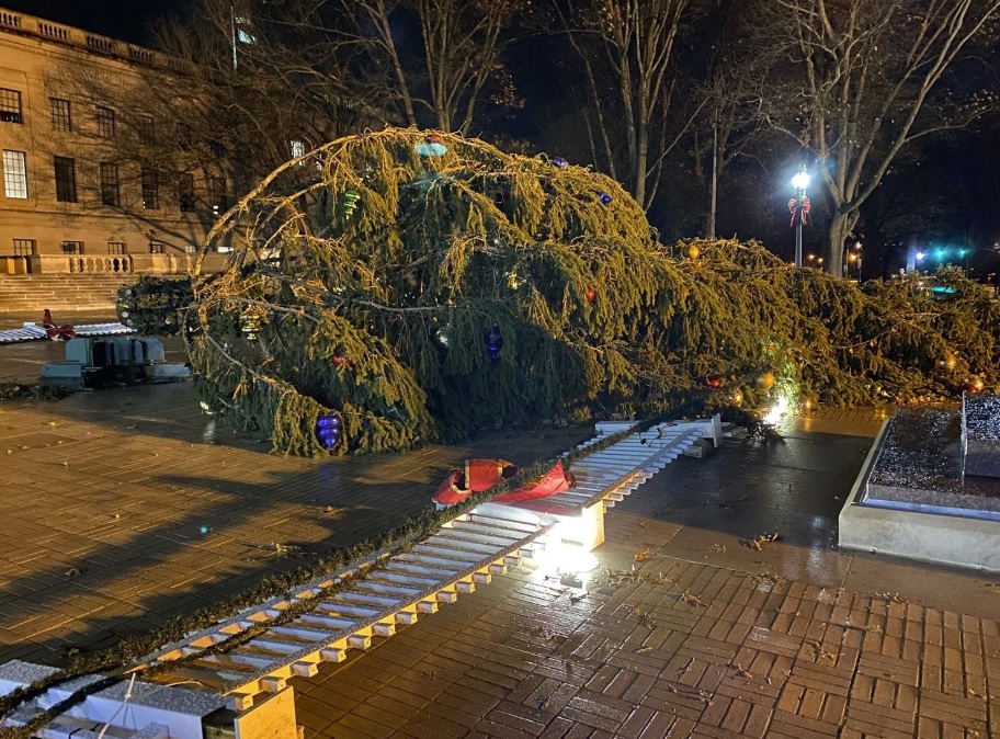 State Christmas Tree on the ground following heavy wind gusts - WV ...