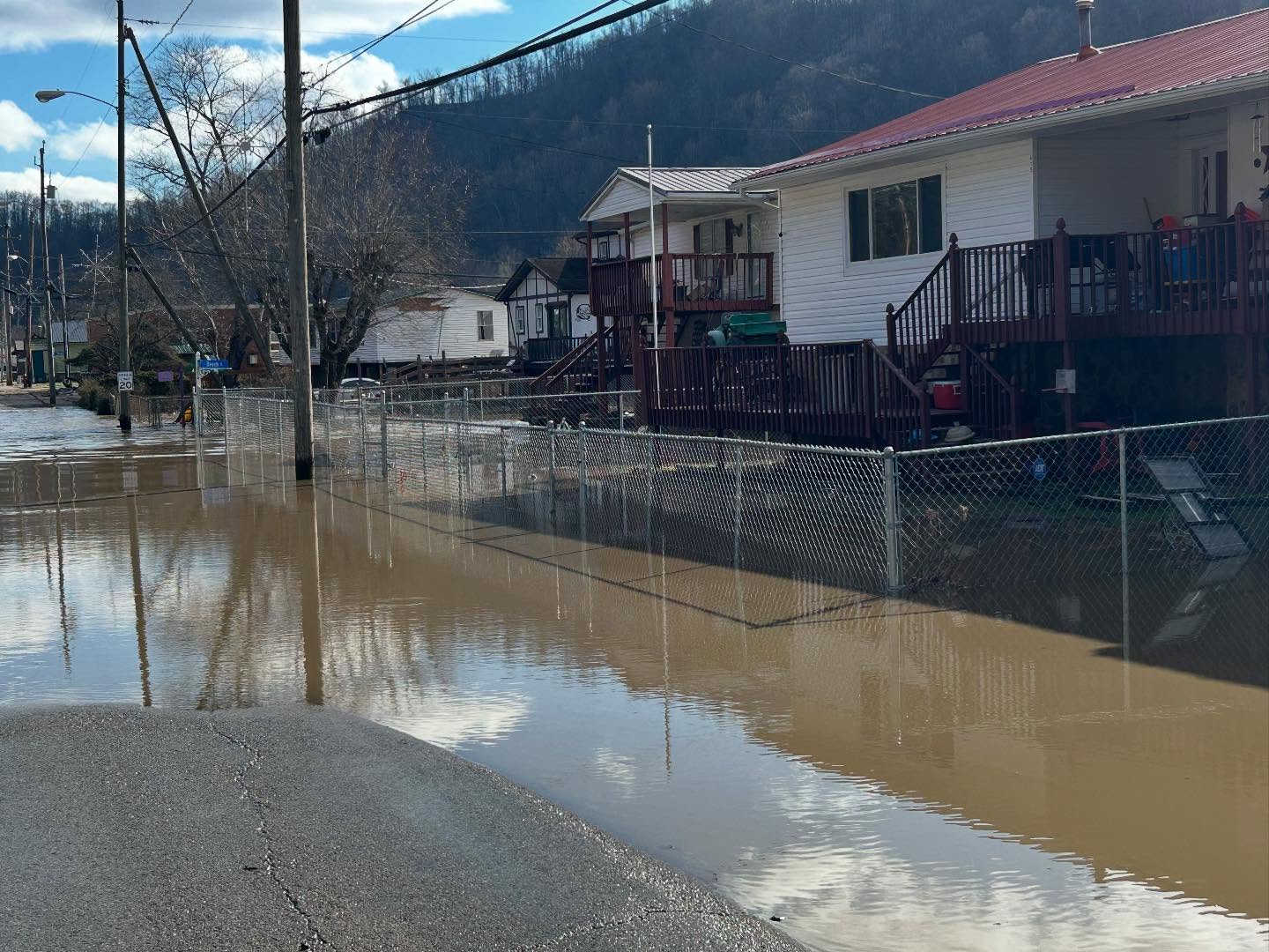 Many in Kermit clean up and count their blessings - WV MetroNews