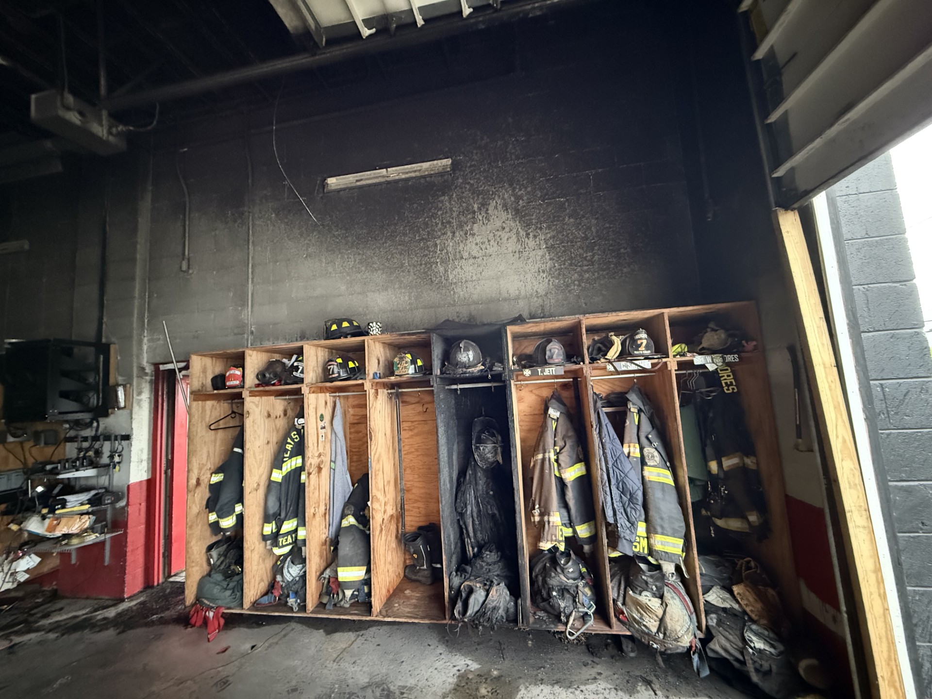 A fire in the Teays Valley firehouse causes damage - WV MetroNews