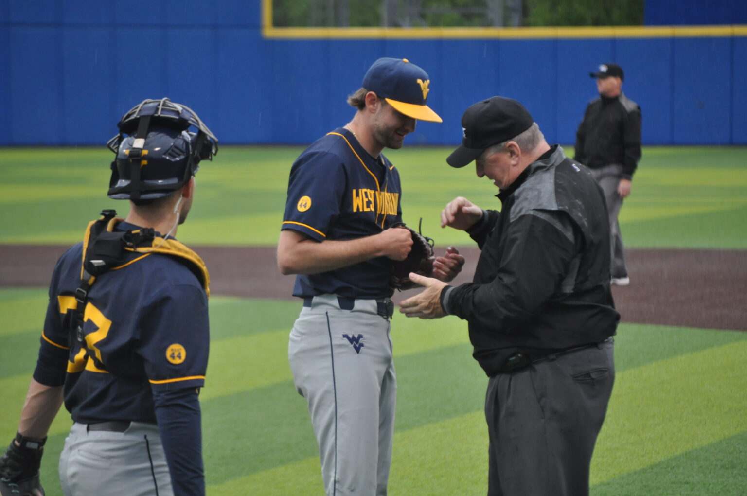 No. 12 West Virginia squanders four-run lead in 9th, falls 10-9 at Pitt ...