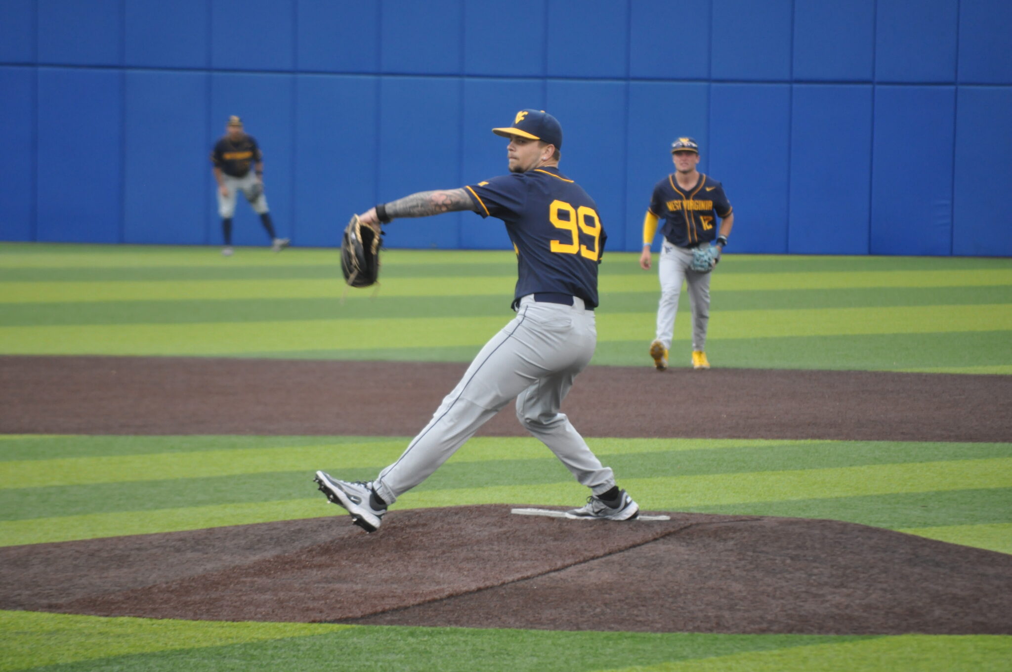 No. 12 West Virginia squanders four-run lead in 9th, falls 10-9 at Pitt ...