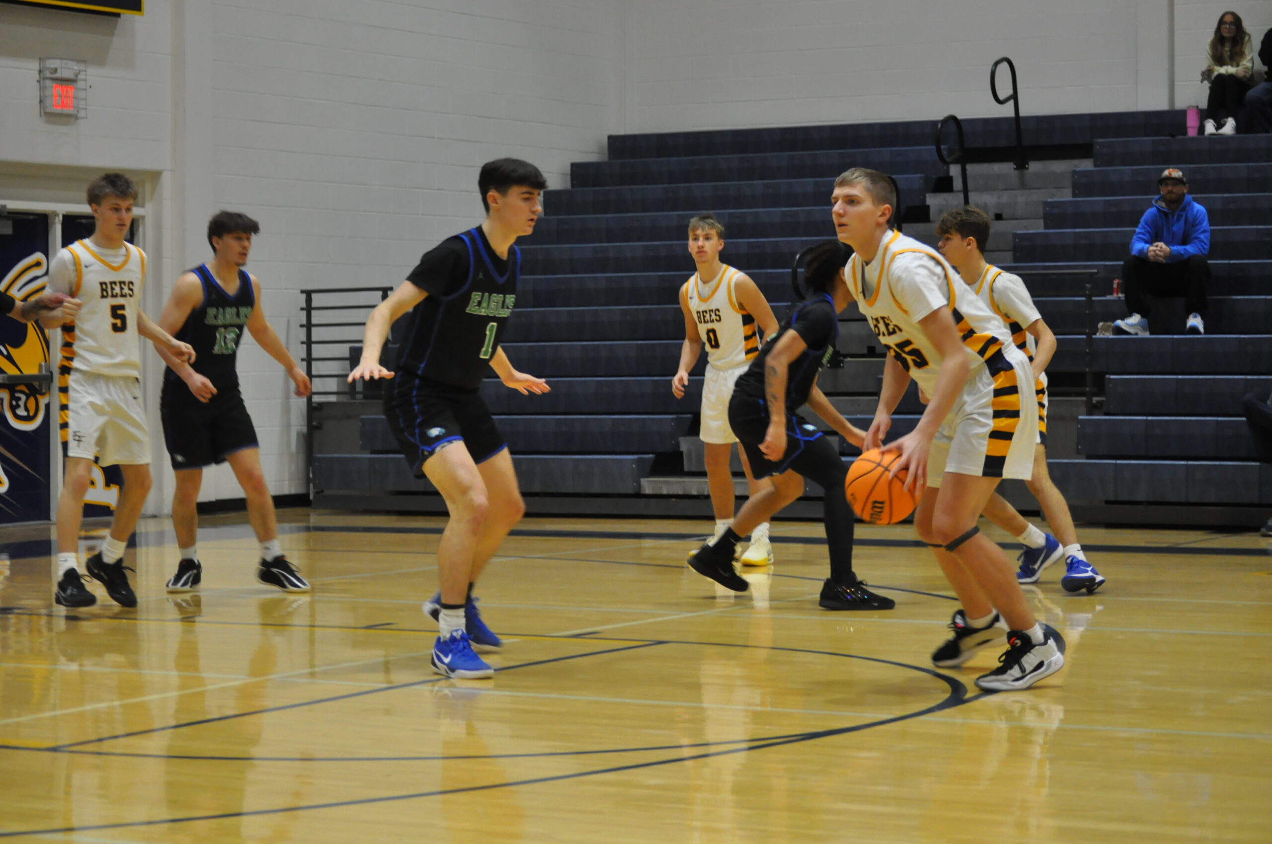 Late free throws from Brand lift Bees in 51-47 victory against Robert C ...