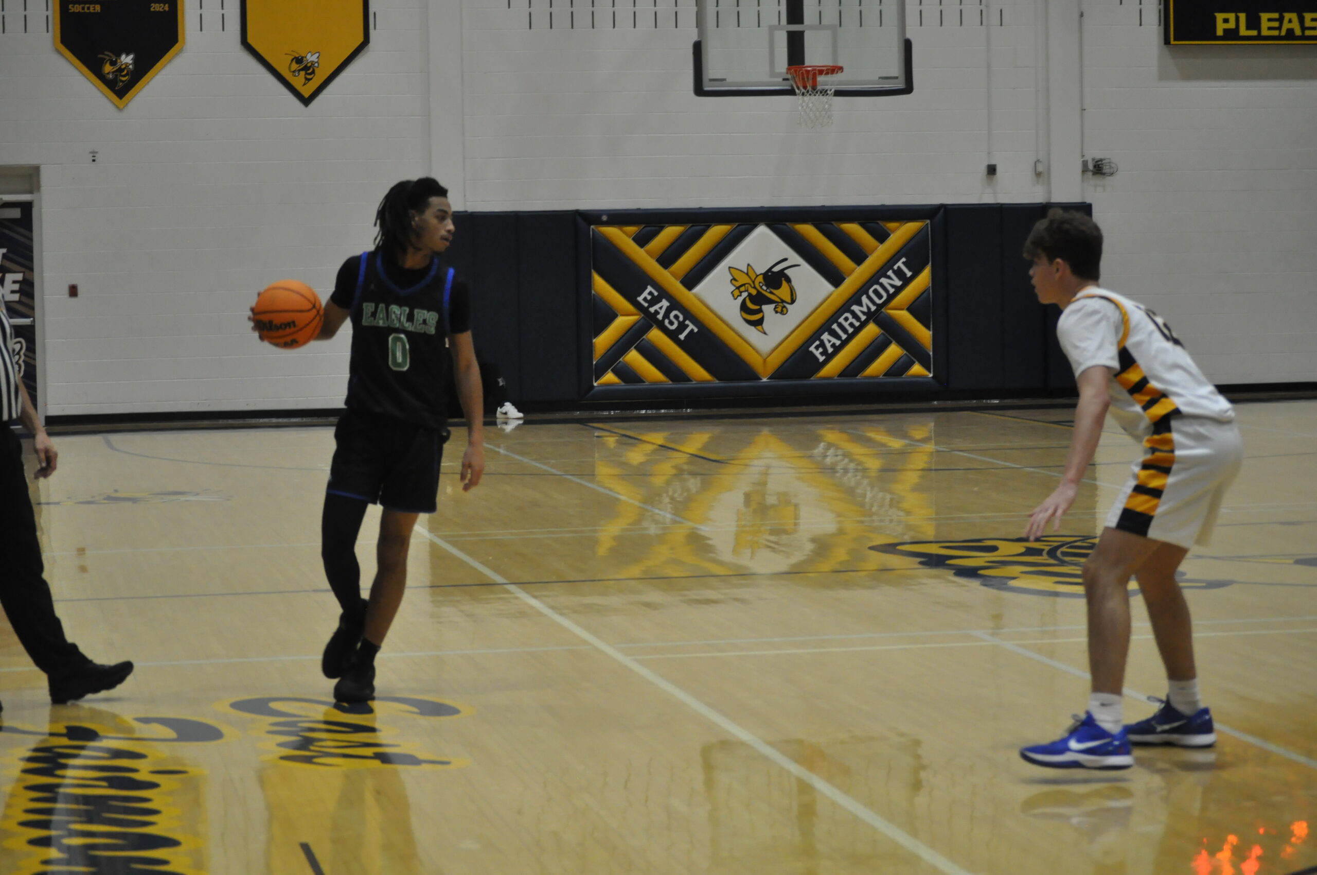 Late free throws from Brand lift Bees in 51-47 victory against Robert C ...