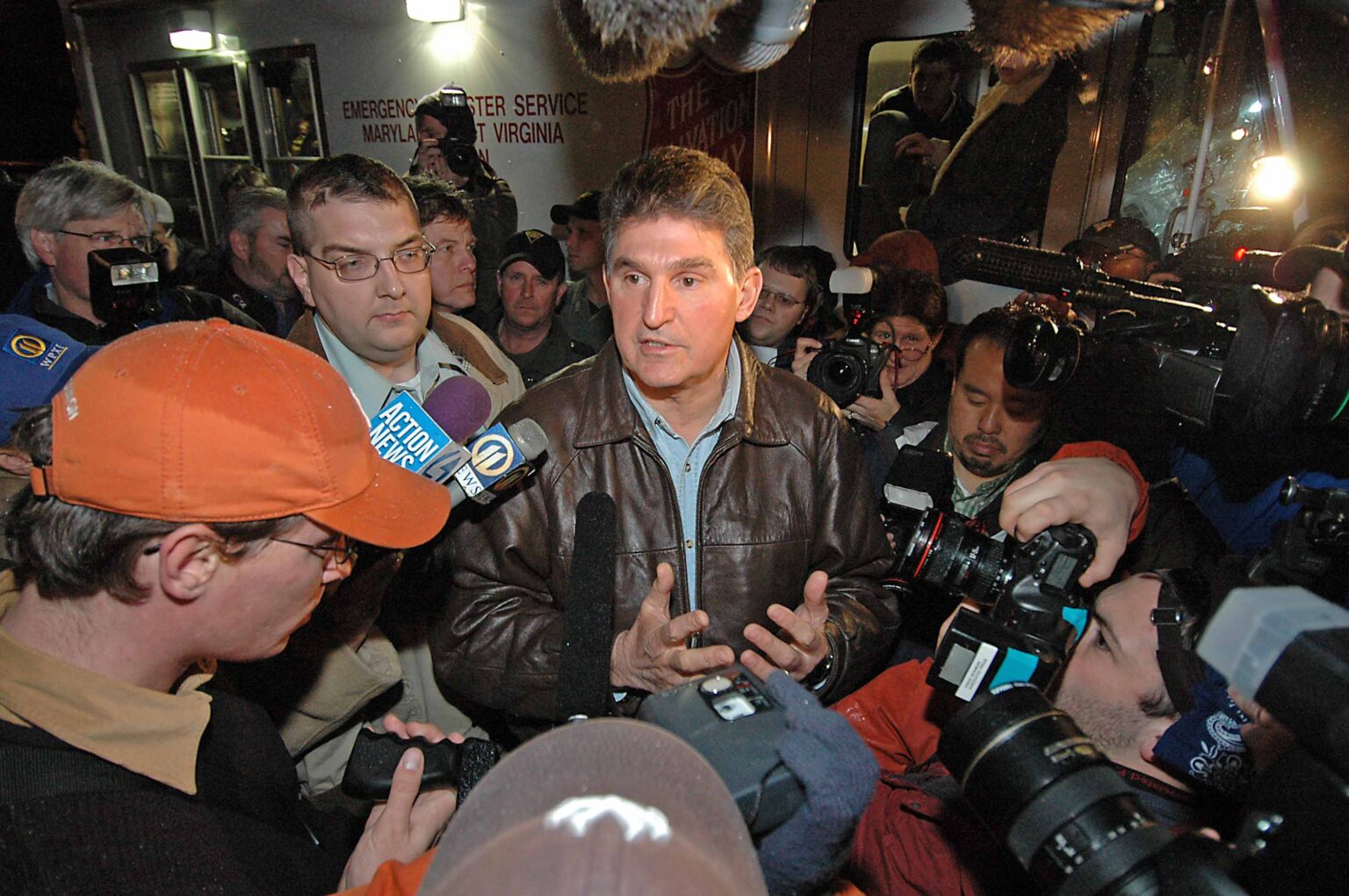 DSC_5745 talking to the media before 11-30 am - WV MetroNews