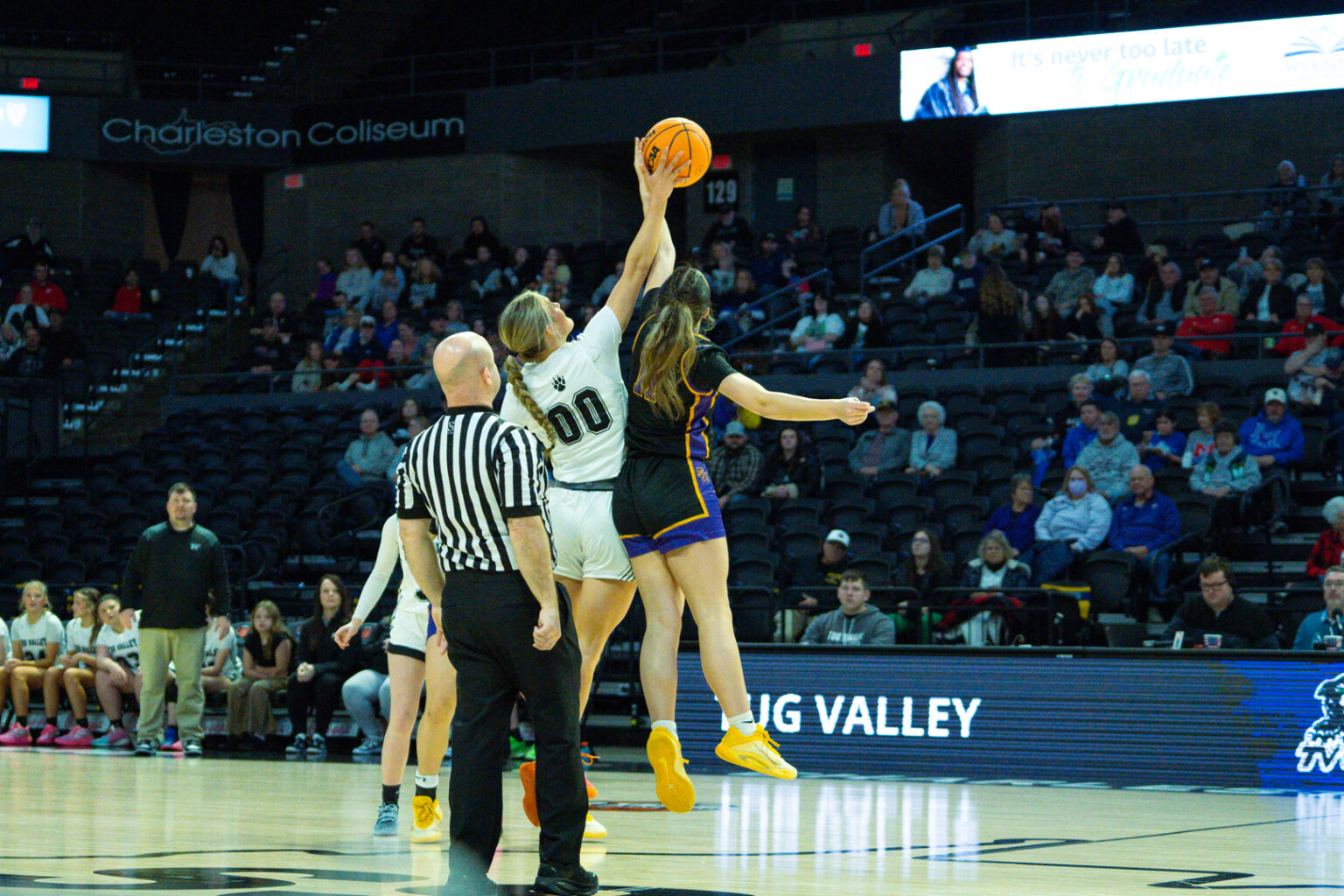 St. Marys scores final 5 points to slip by Tug Valley 52-50 for spot in ...