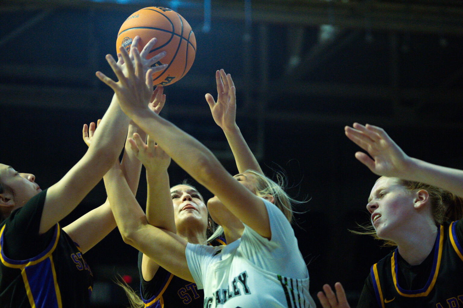 St. Marys scores final 5 points to slip by Tug Valley 52-50 for spot in ...